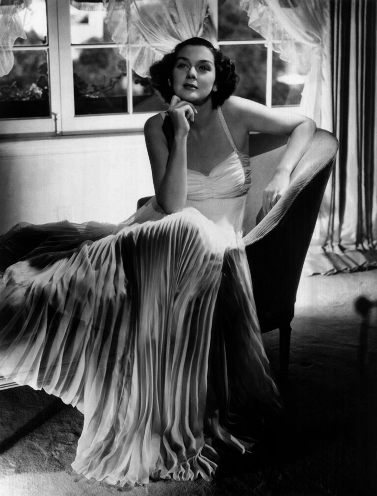 Classic Beauty: Rosalind Russell – Splendid Isolation